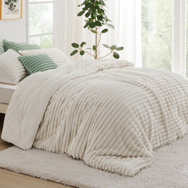 Bedsure Super Soft Faux Fur Fluffy Comforter Set King Comforter 2 King Pillowcases Navy